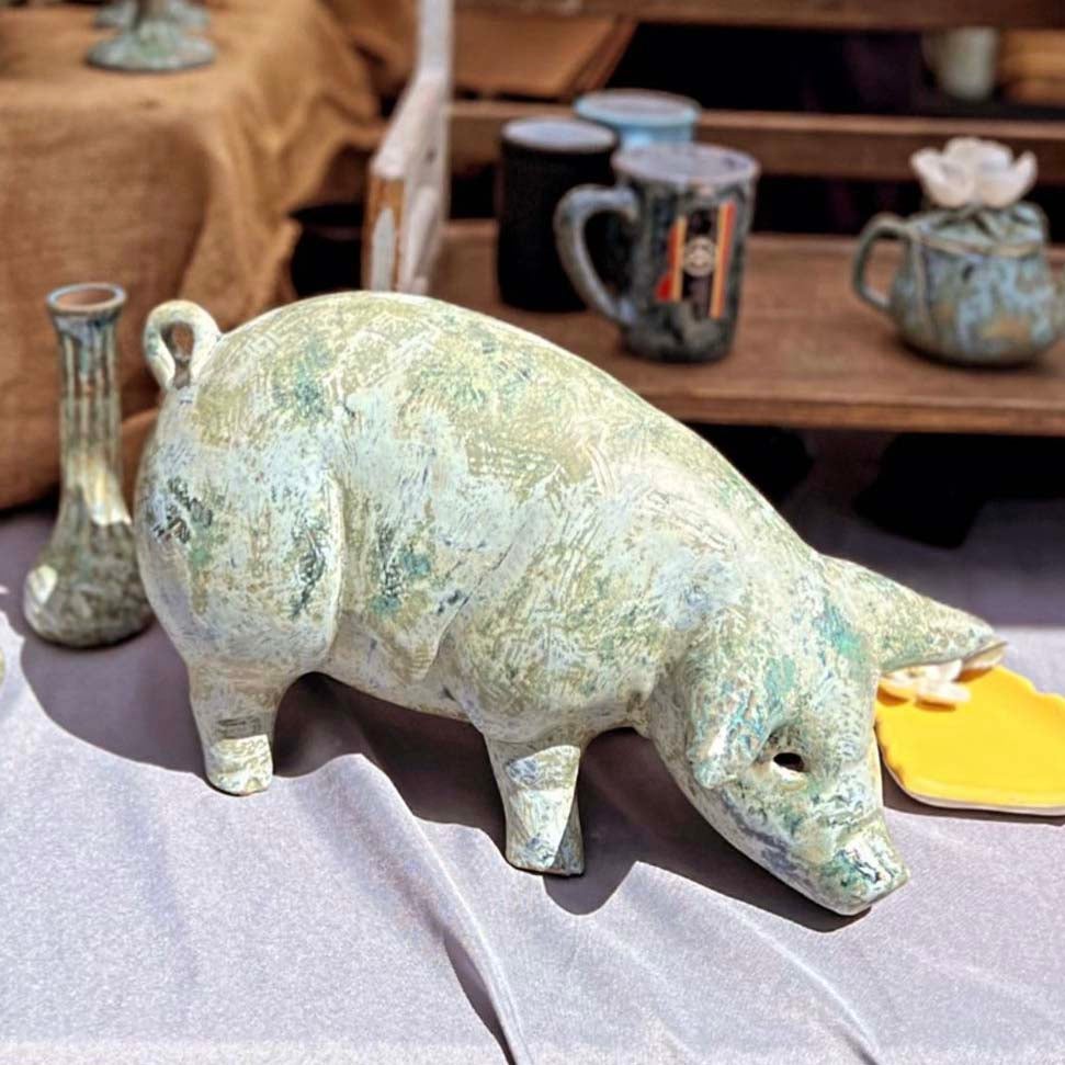 Large Pig | Vixon's Pottery